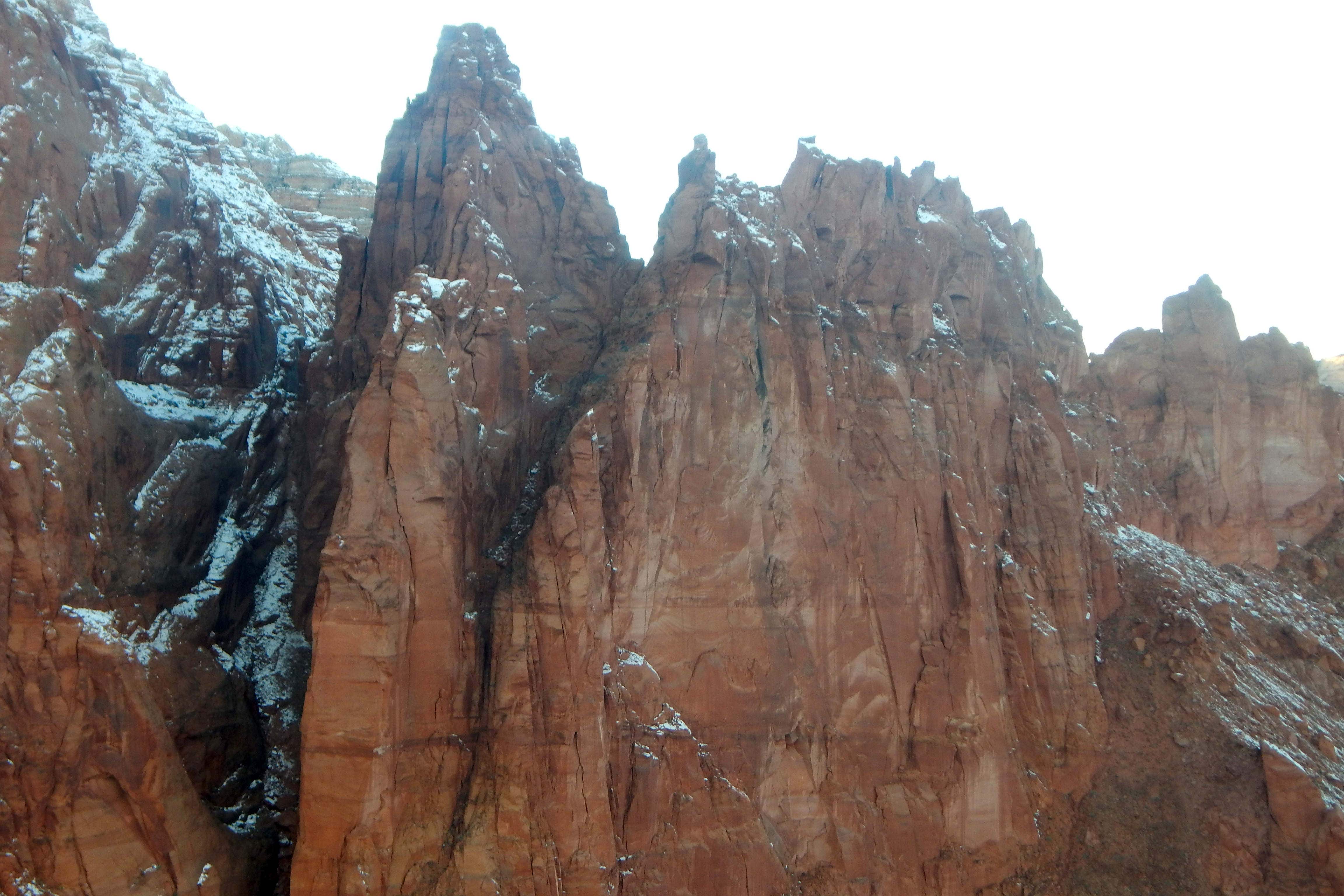 California man in wingsuit dies after jump from Arizona cliff | Fox News