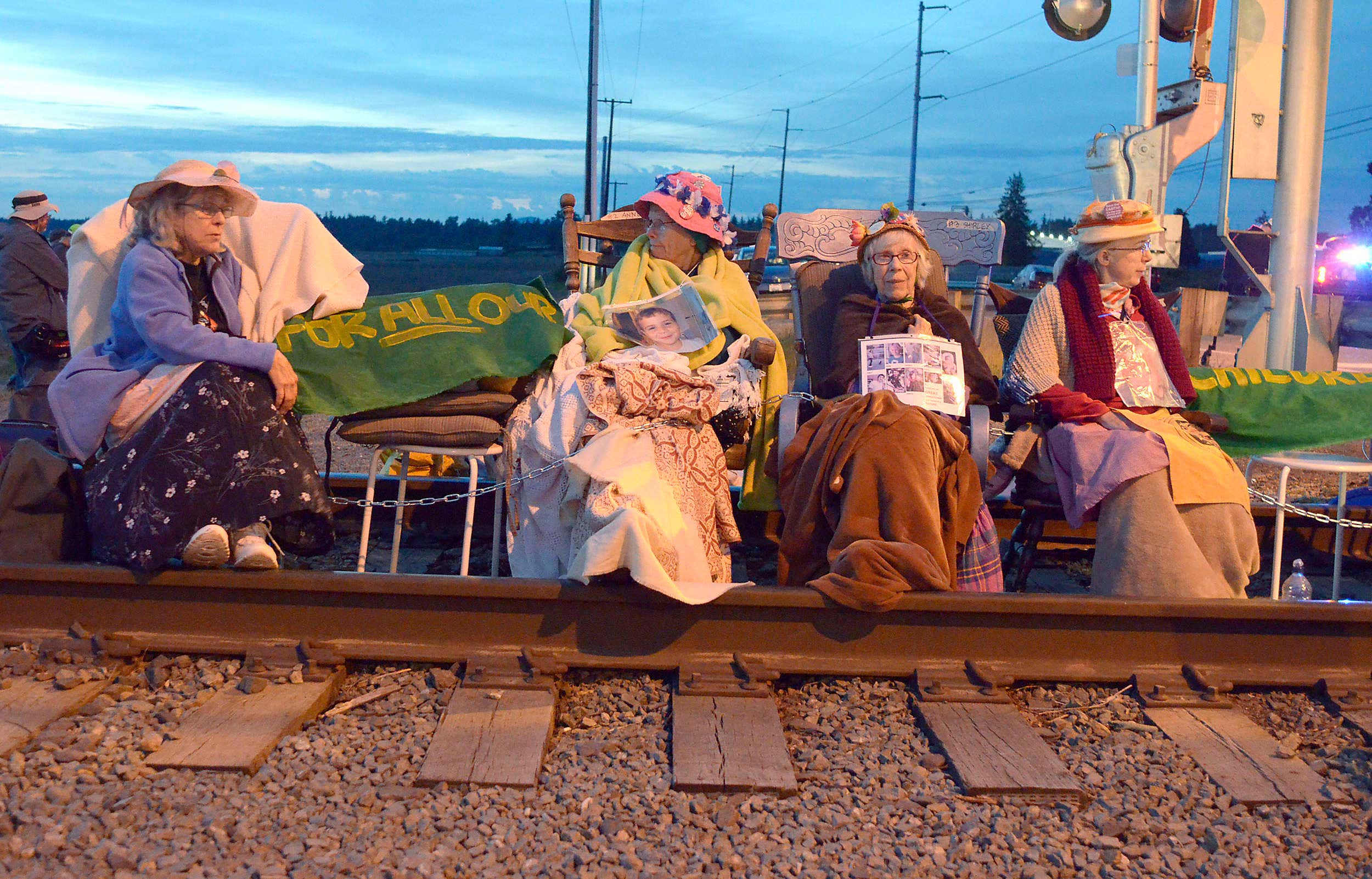 Anti-oil protesters block trains to 2 Washington state refineries | Fox ...