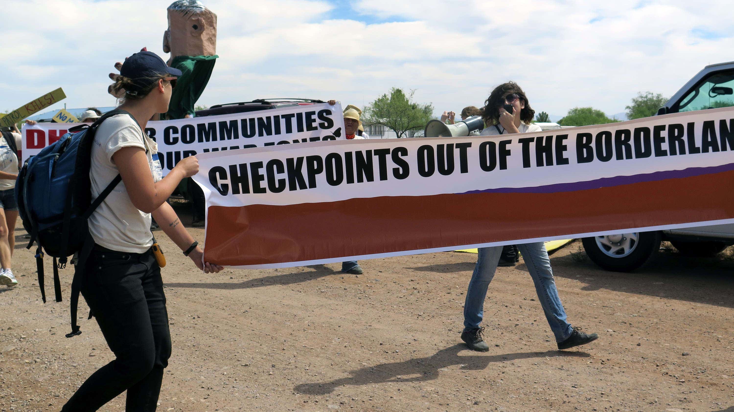 Arizona border town residents reportedly feel threatened by Border ...