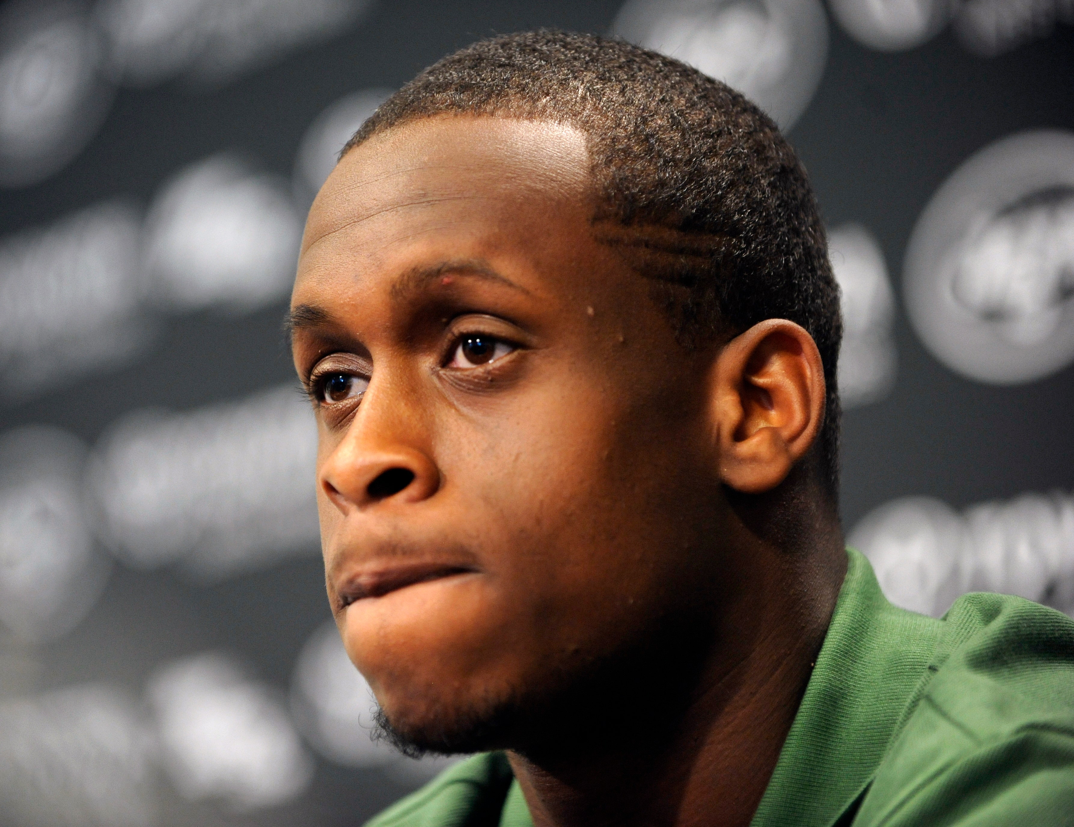 Jets' Geno Smith reportedly exits flight after argument with attendant ...