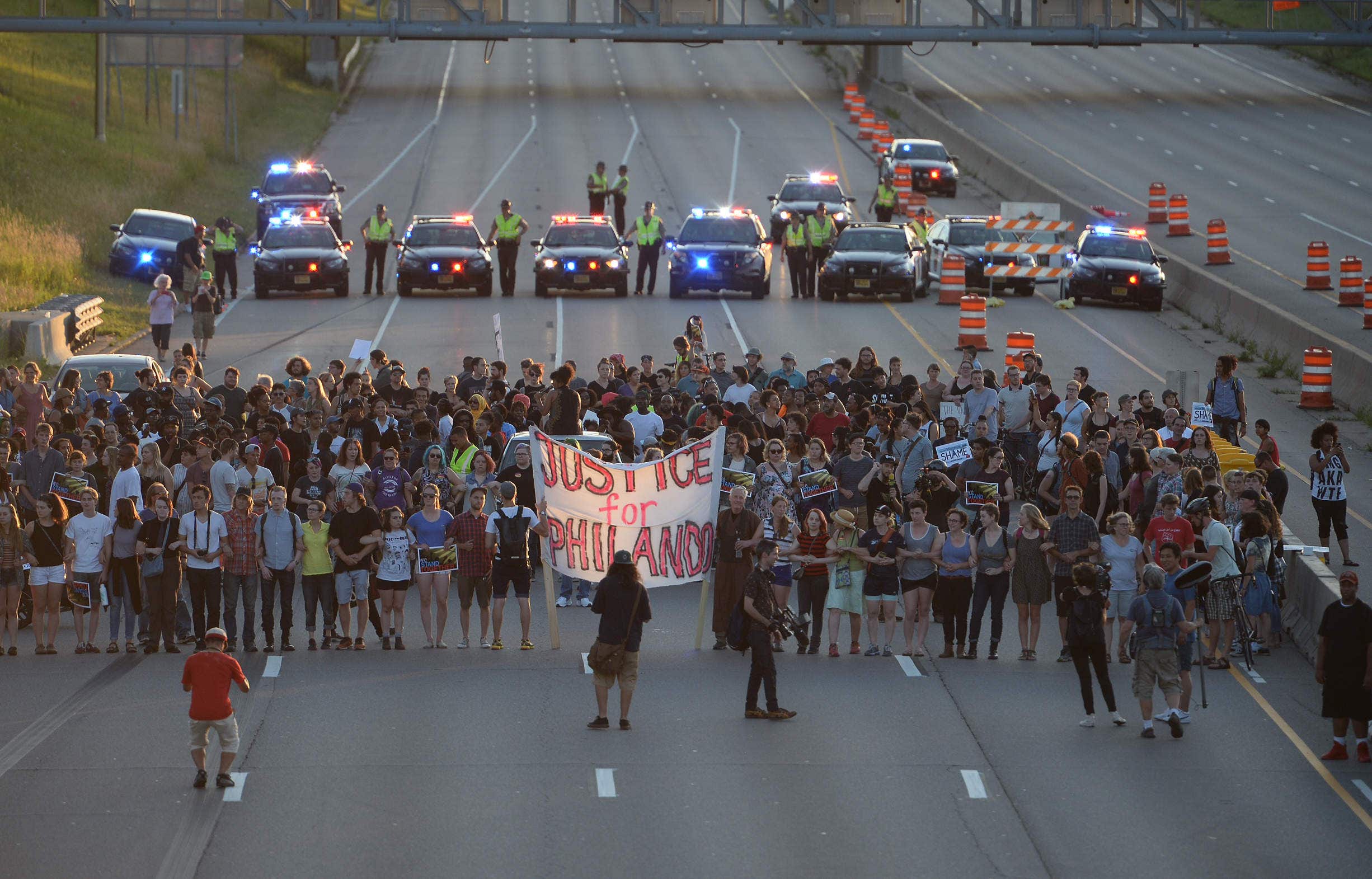 At least 5 police officers injured during protests in Minnesota | Fox News