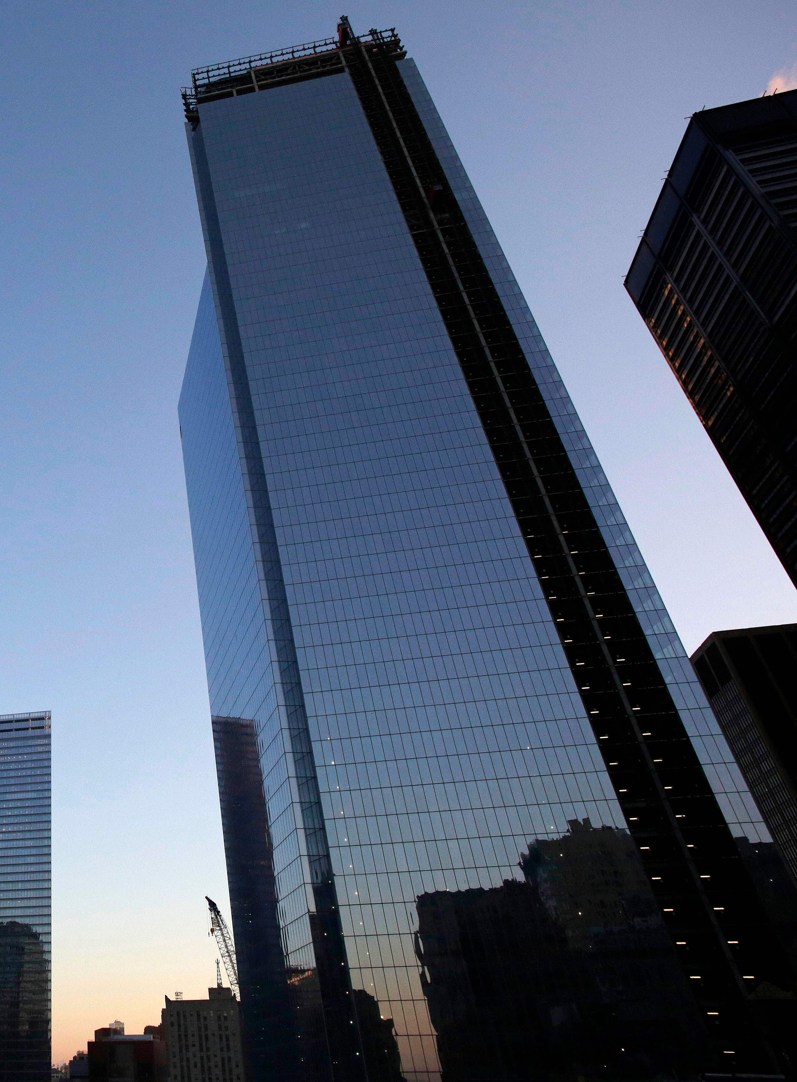 Part of crane strikes 3 World Trade Center under construction | Fox News