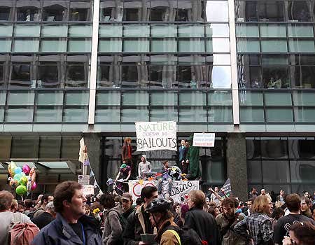 London Bankers Dress Down to Blend In During G20 Protests | Fox News