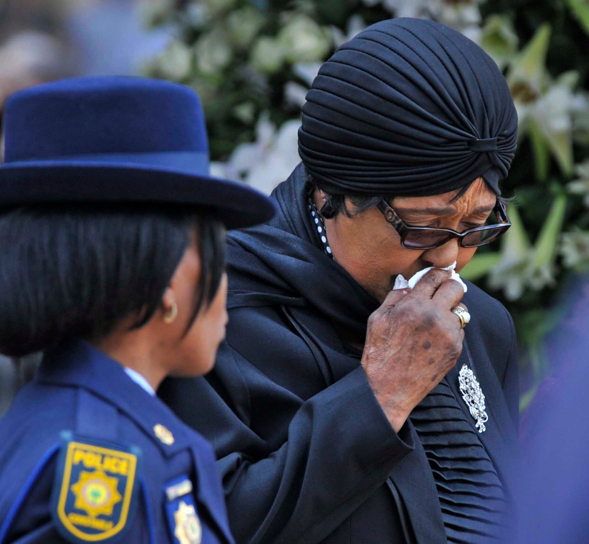 Winnie Mandela describes Nelson Mandela's last moments, 'heavy feeling ...