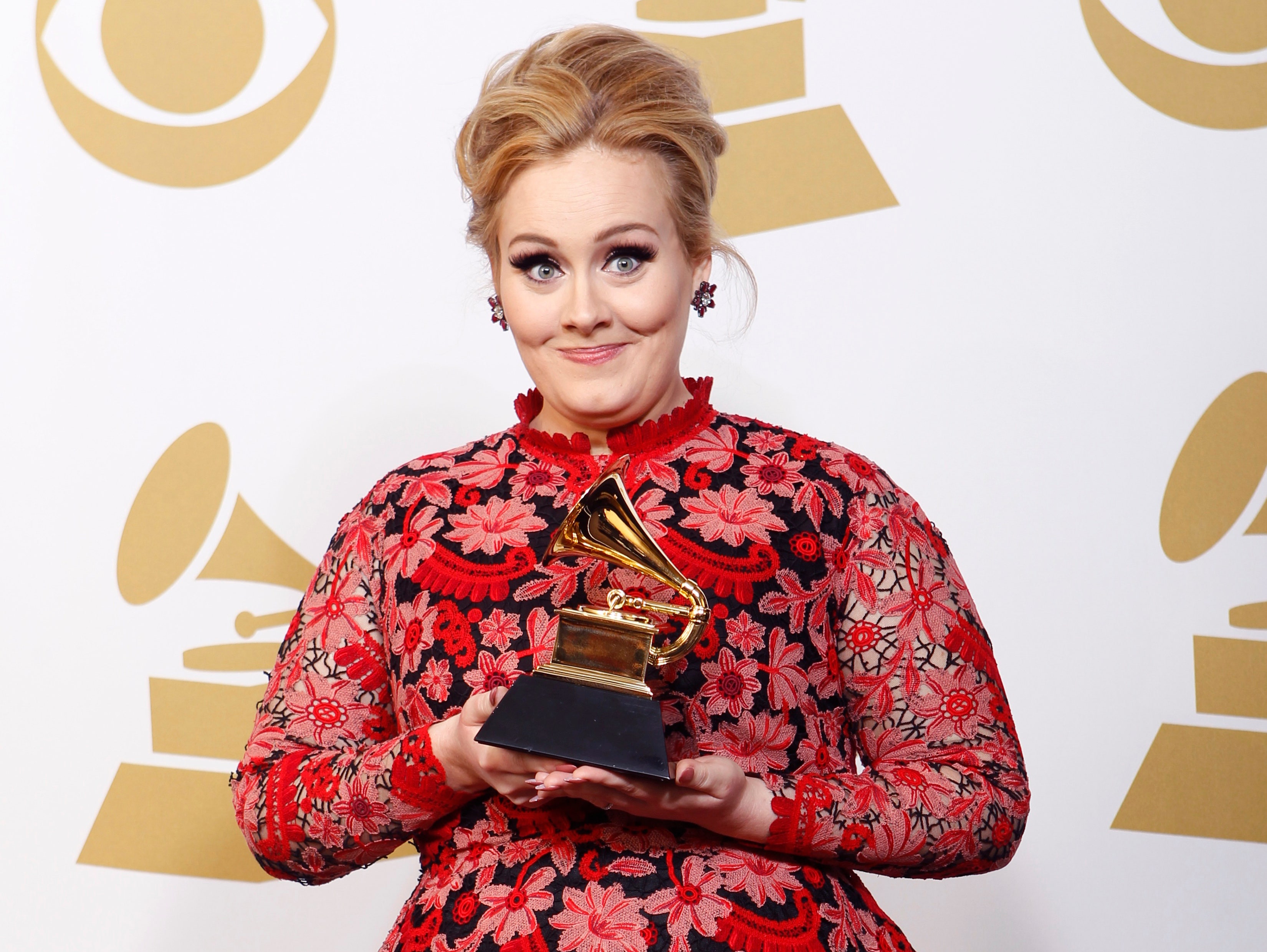 Adele's video director explains why she uses an old flip phone in ...