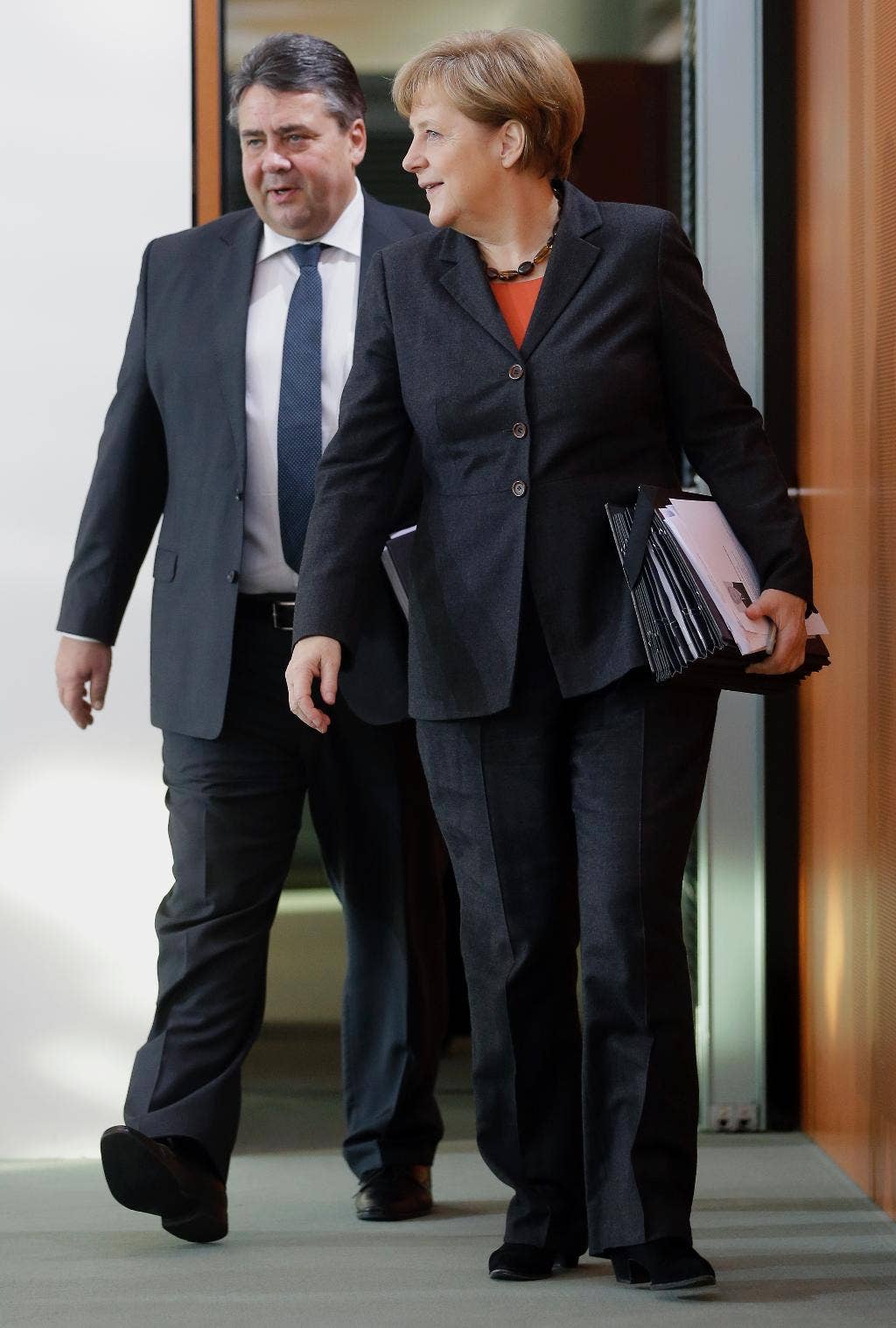 Germany to send up to 100 troops to Iraq to train Kurds fighting ...