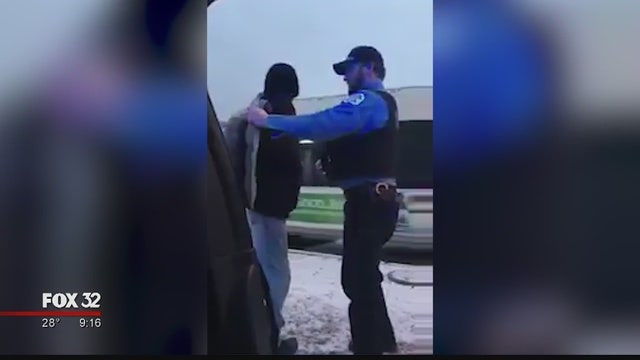 Watch: Video of Chicago cop giving man jacket to stay warm goes viral ...