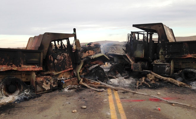 Oil pipeline protesters burn vehicles, set roadblock | Fox News