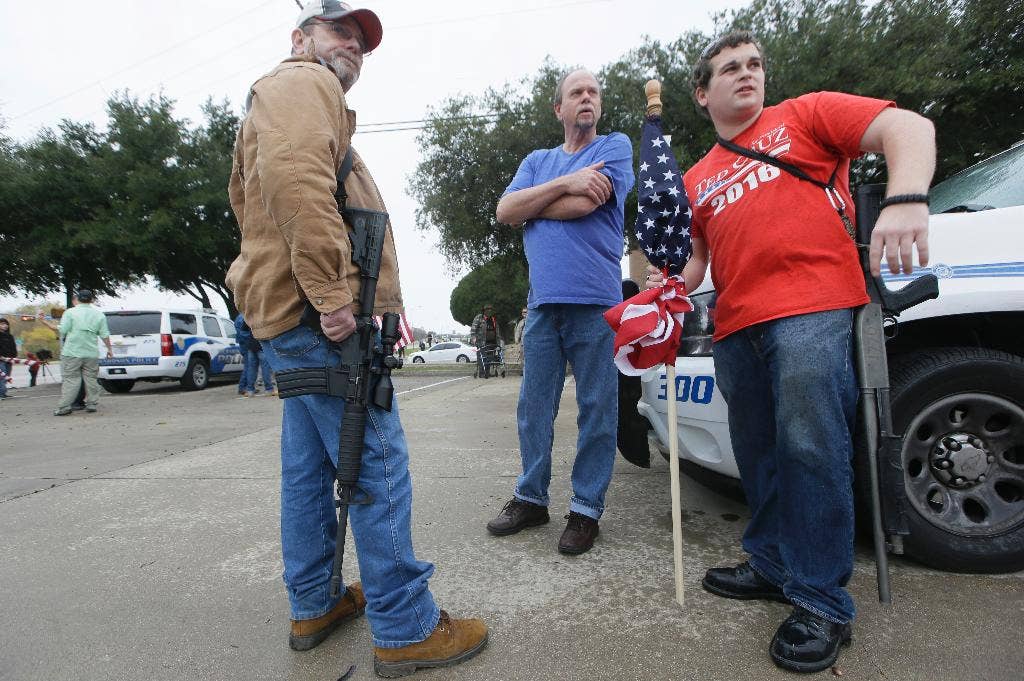 Suburban Dallas mosque draws protest, counter-protest demonstrations ...