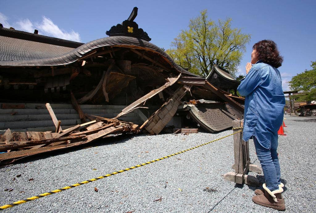 Japanese seek 'holy water' at quake-damaged Shinto shrine | Fox News