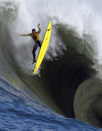 Huge Wave Sweeps Away, Injures Calif. Surfing Contest Spectators | Fox News