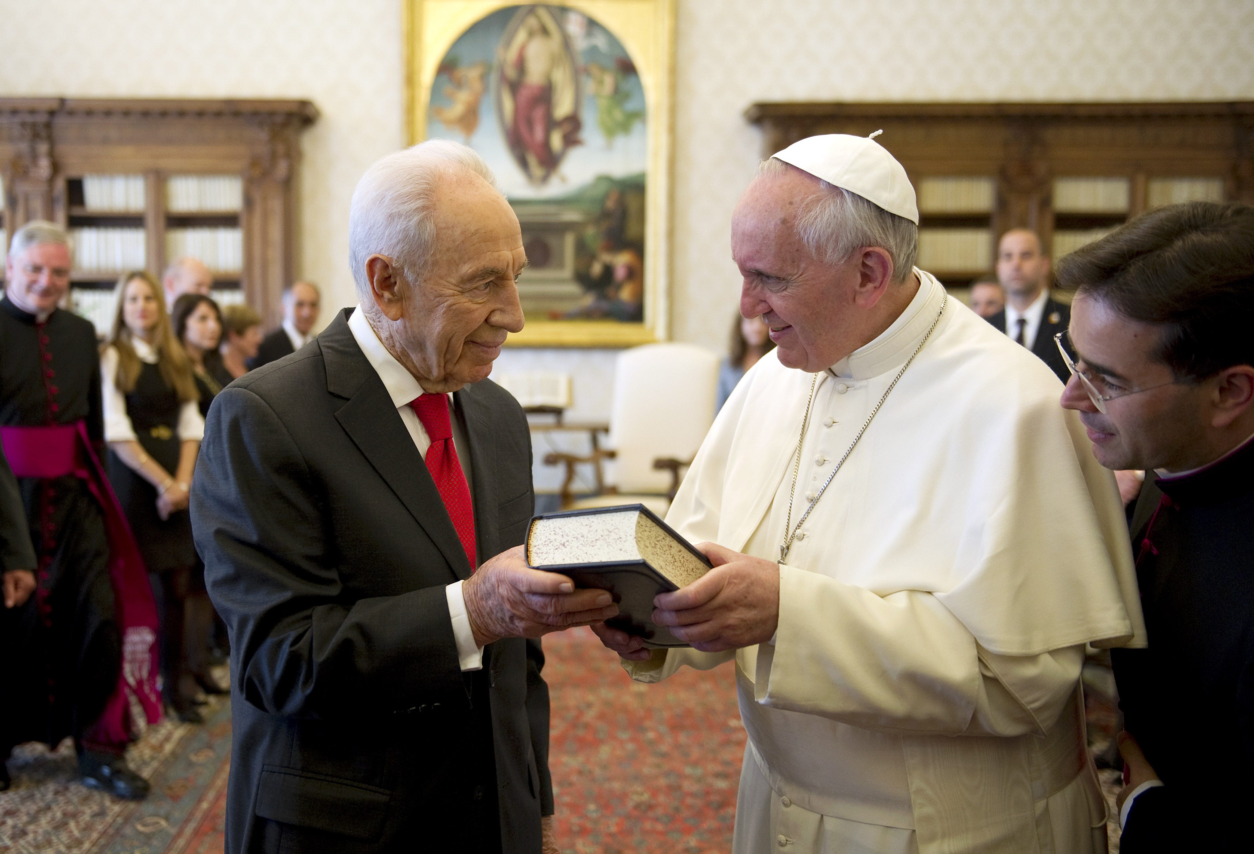 Israeli President Peres says pope has role to play in Mideast peace ...