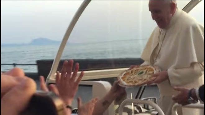 Pope Francis doesn’t need to retire to get his pizza – had one hand ...