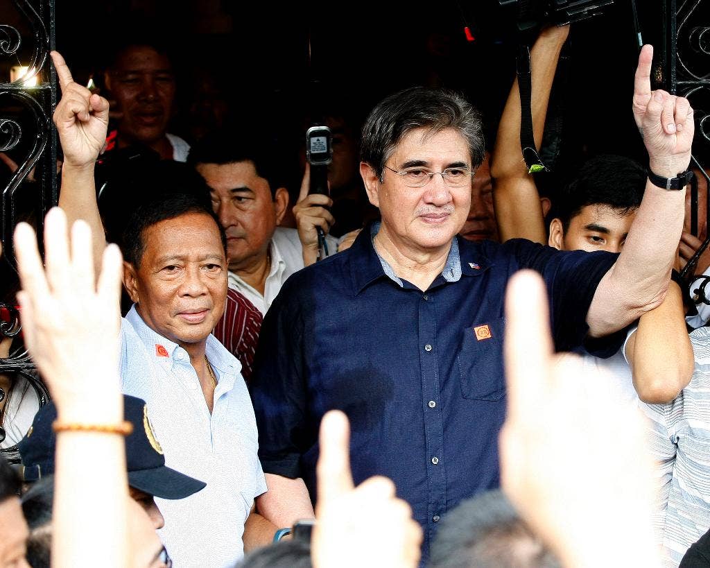 Filipinos begin race for presidency, 18,000 other congressional and ...