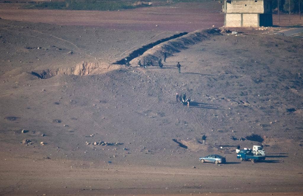 Fighters from Islamic State group shell northern Syrian town amid heavy ...