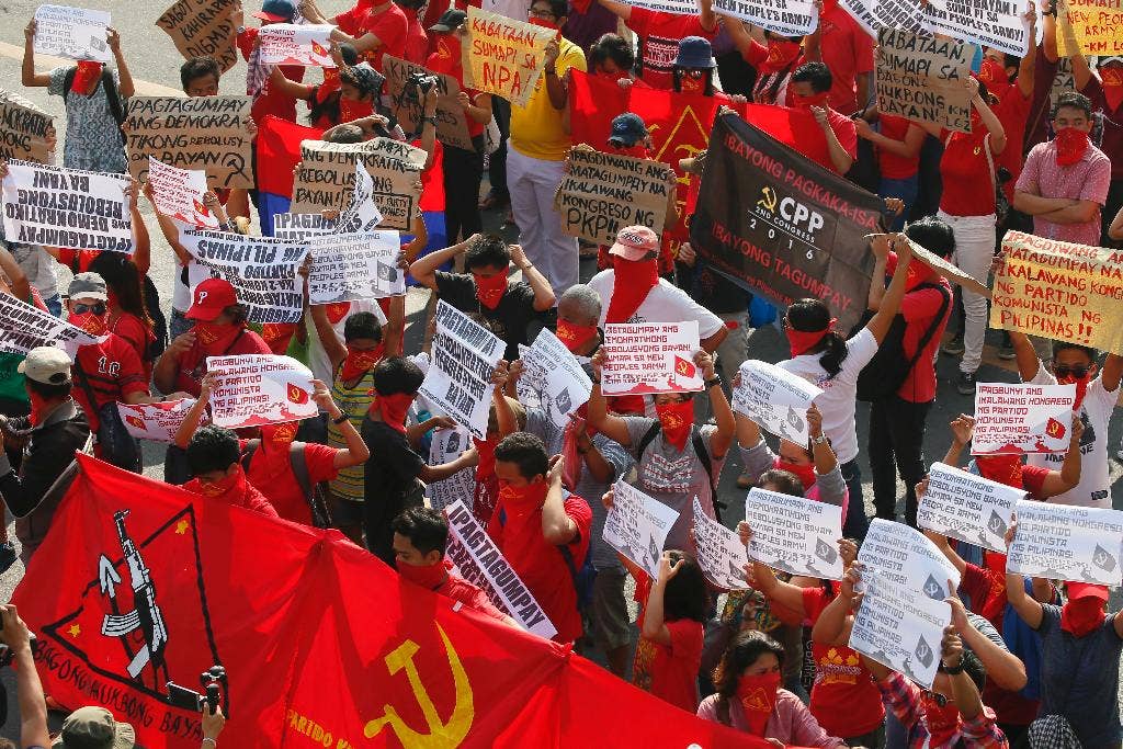 Communist rebels march in support of peace talks in Manila | Fox News