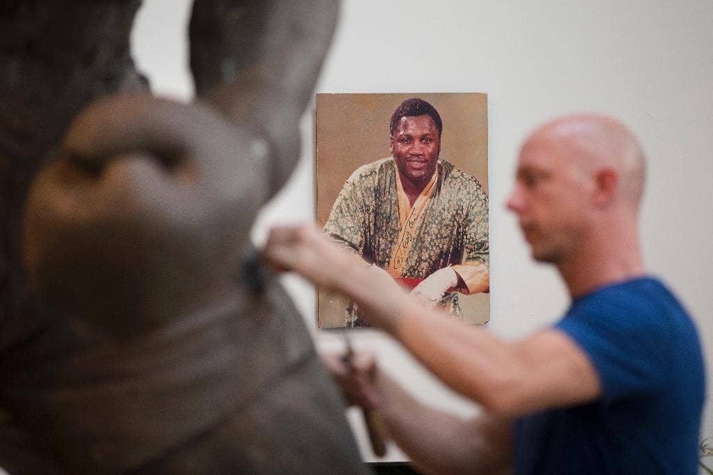 Rocky's Philadelphia gets real contender as 9-foot statue of champ Joe ...