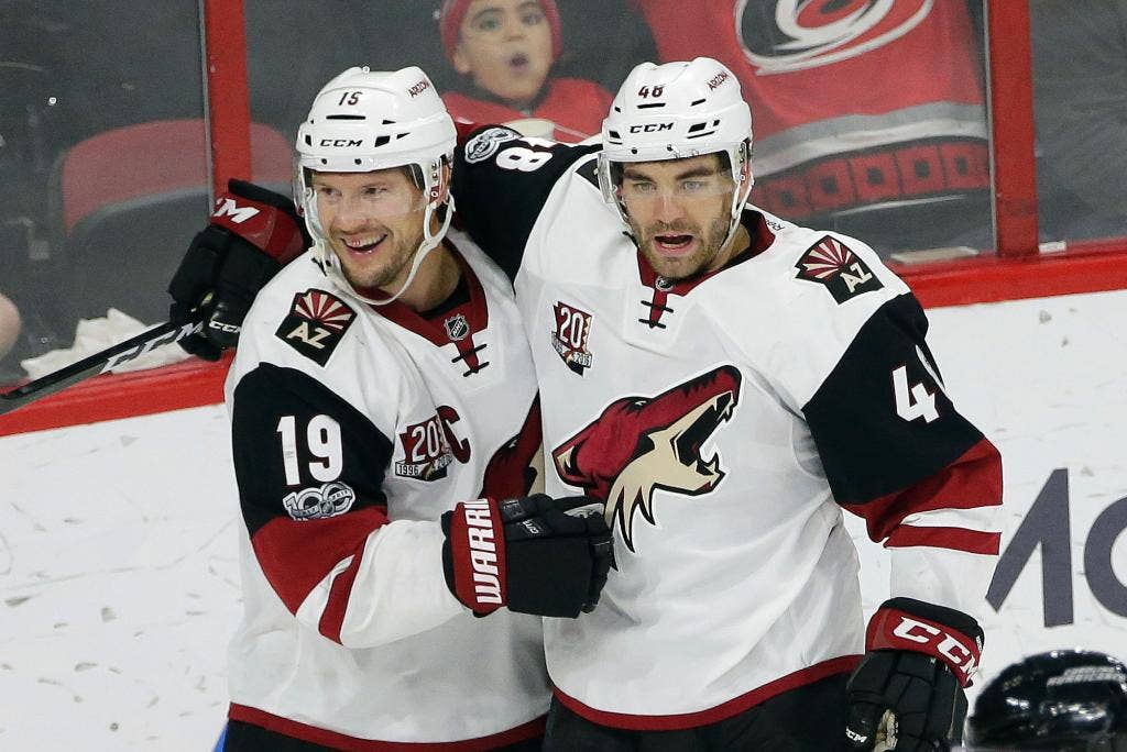 Martinook scores in 3rd to lift Coyotes over Hurricanes 4-2 | Fox News