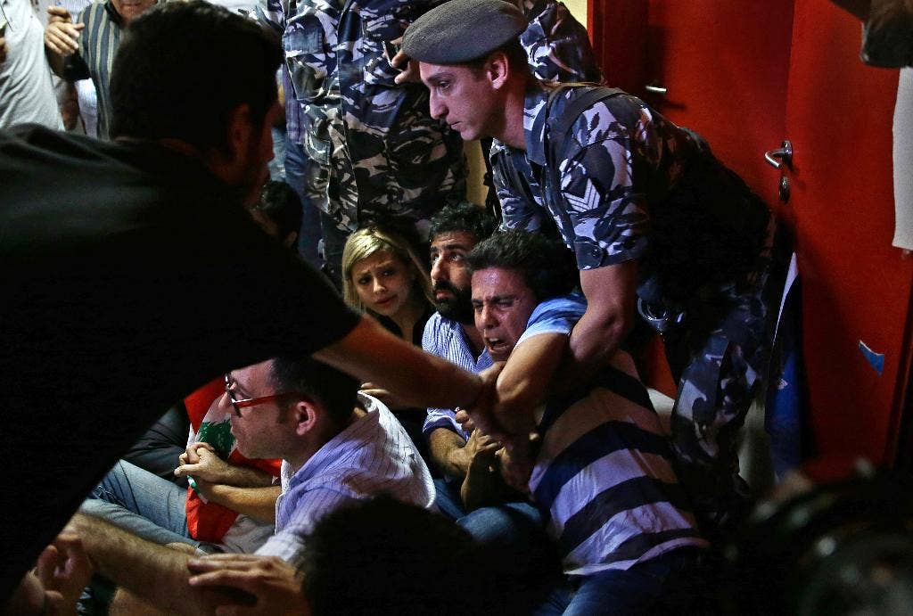 Lebanese protesters storm Environment Ministry over garbage crisis ...