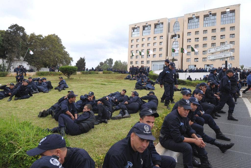 Algerian police refuse to abandon protest at presidential headquarters ...