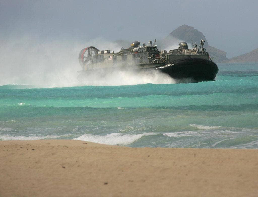 US Marines, sailors demonstrate amphibious skills for military leaders ...