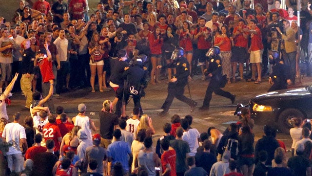 University of Arizona students riot after NCAA Tournament loss | Fox News