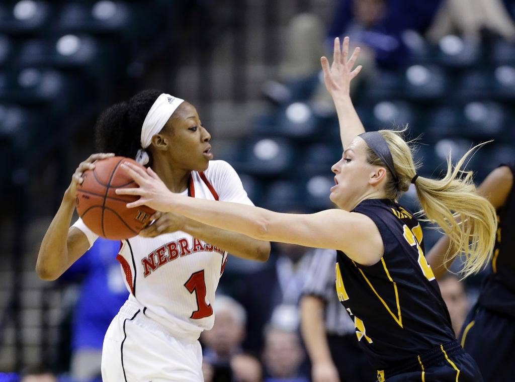No. 16 Nebraska holds off late rally to beat No. 23 Iowa 72-65, earn ...