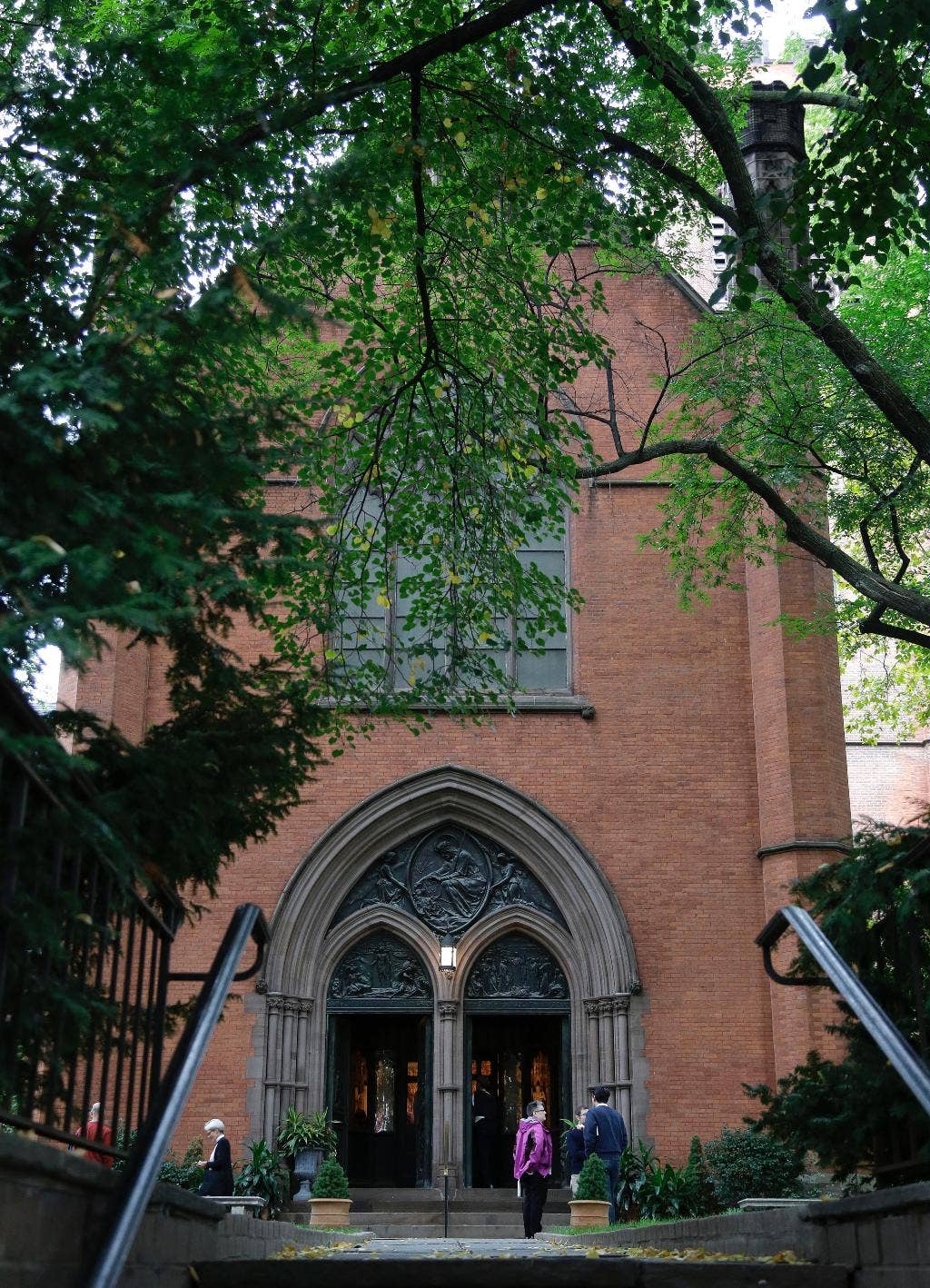 Episcopalians battle behind NY walls of oldest seminary, challenging ...