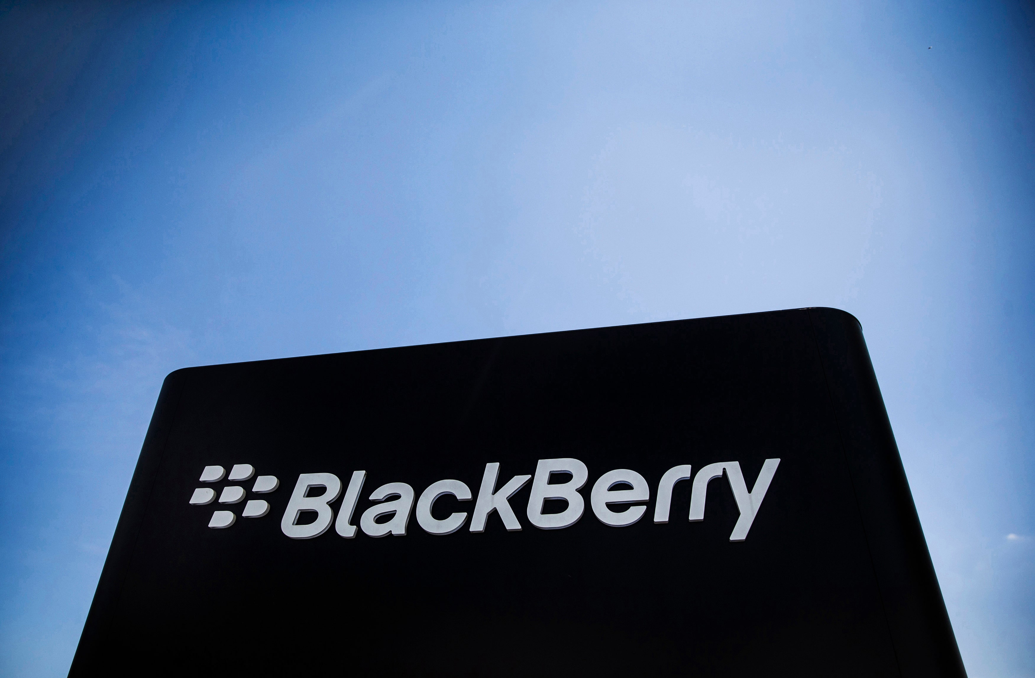 Whoops! BlackBerry caught tweeting from an iPhone | Fox News