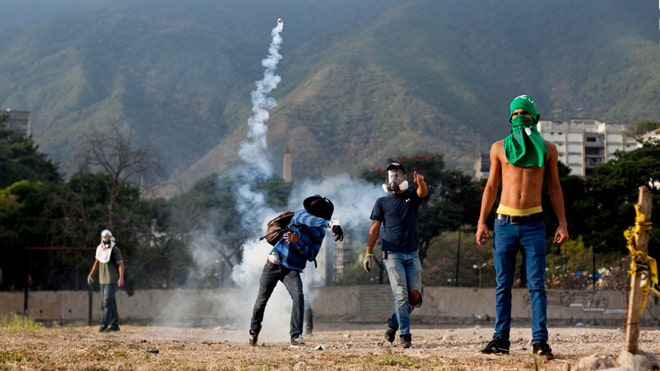 Venezuelan Student Protesters Coming Under Attack From Gunmen | Fox News