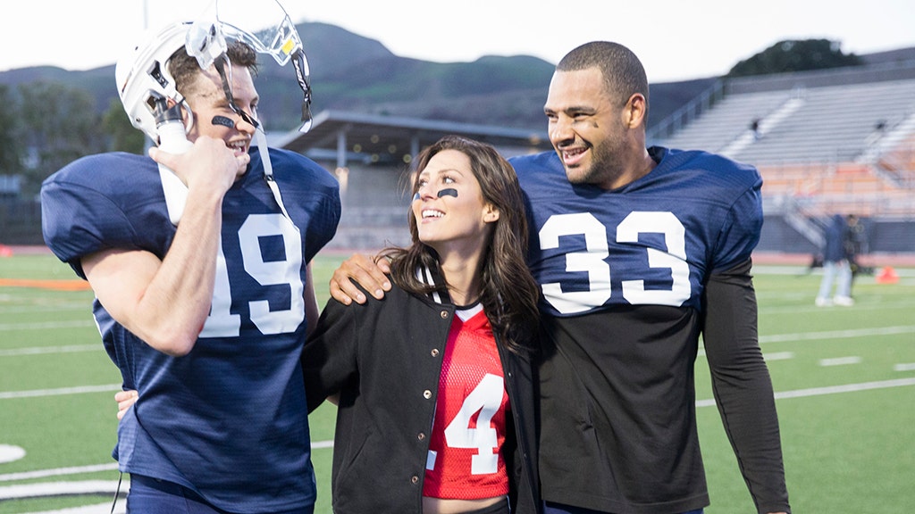 Clay Harbor injures himself during 'Bachelorette' group date, bows out ...