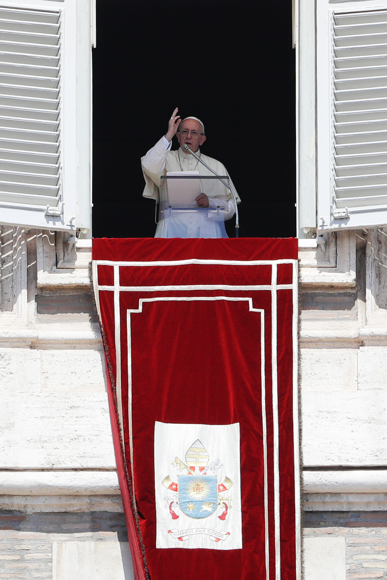 Pope laments "persecutions" of Rohingya Muslims in Myanmar | Fox News