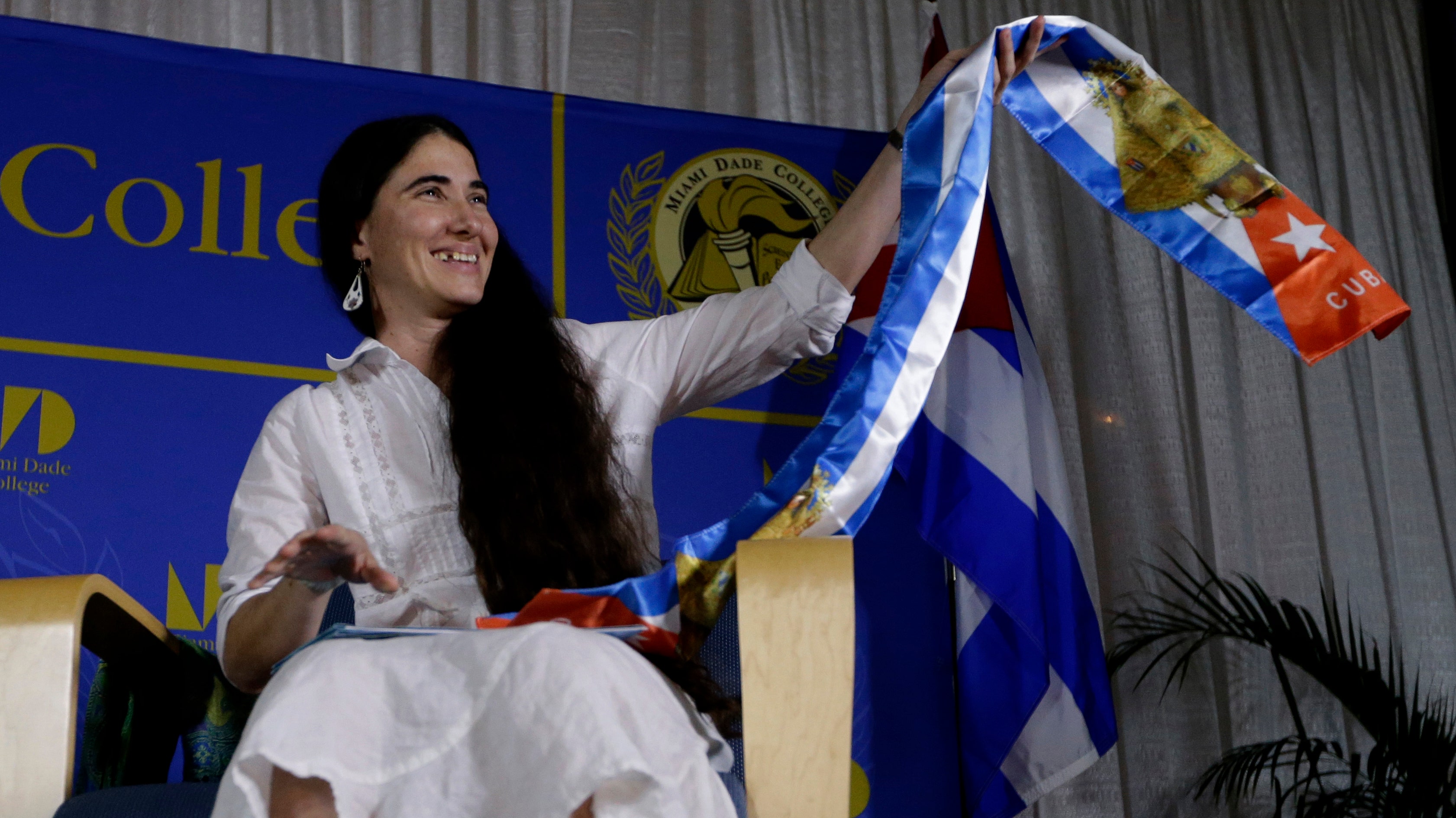 Dissident Blogger Yoani Sanchez Returns To Cuba After Months-Long World ...