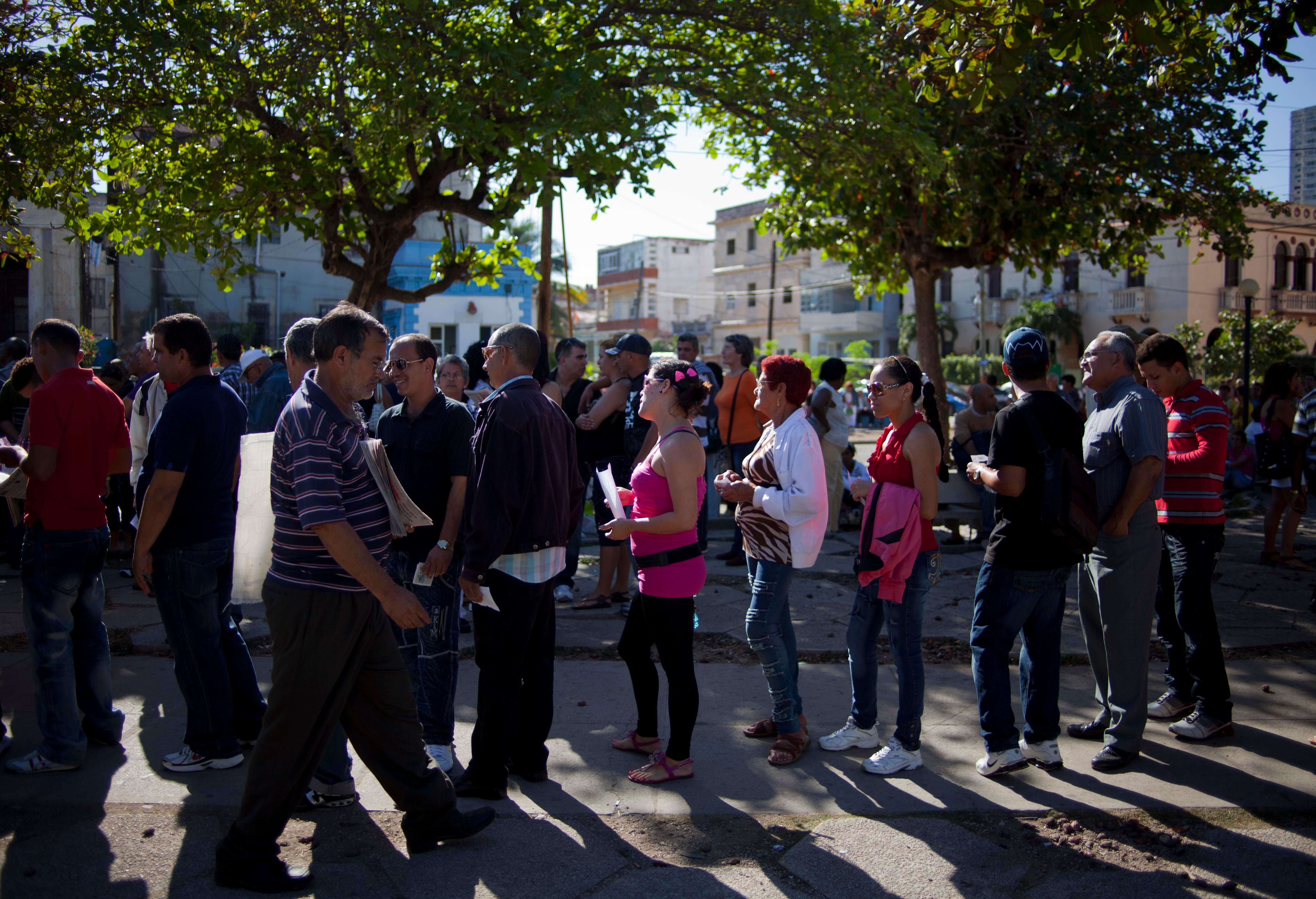 Long lines at Cuba travel agencies on day 1 of new travel law | Fox News