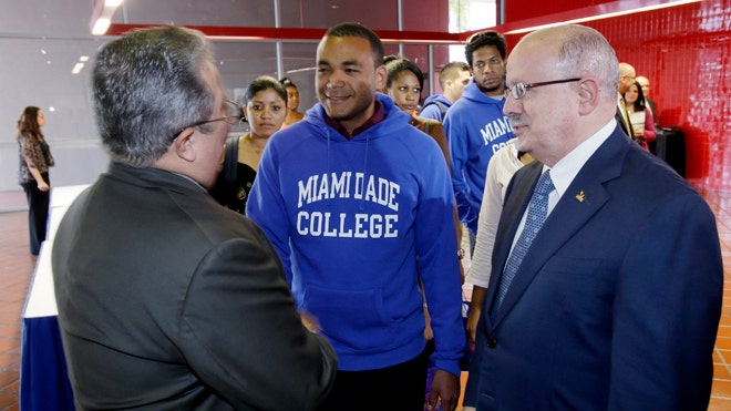 Big Group On Campus: Cuban College Students Arrive In Miami For ...