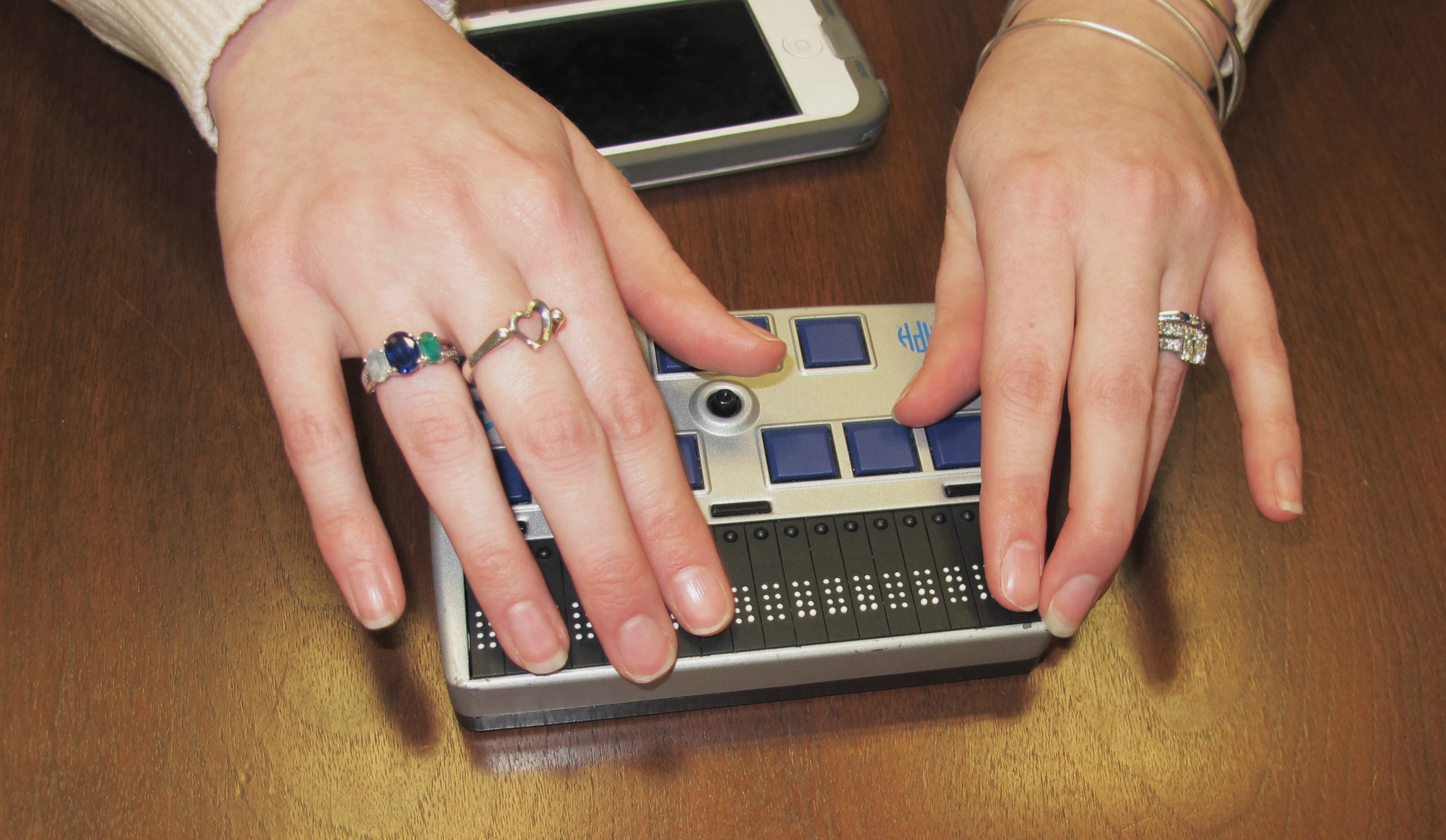 High-tech items giving deaf-blind access to Internet | Fox News