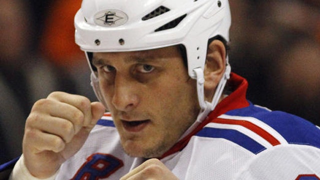 Family of Derek Boogaard reportedly sues NHL over son's death | Fox News