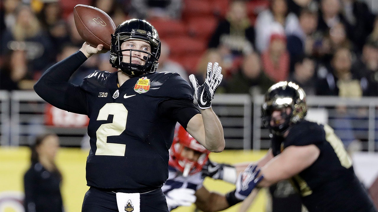 Playing with torn ACL, quarterback leads Purdue to big win | Fox News