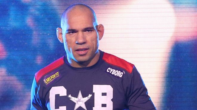 Knee to the head lands Brazilian MMA fighter in hospital with fractured ...