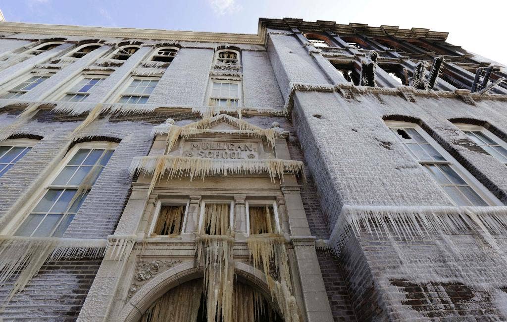 19th century Chicago school building being turned into condos caked in ...