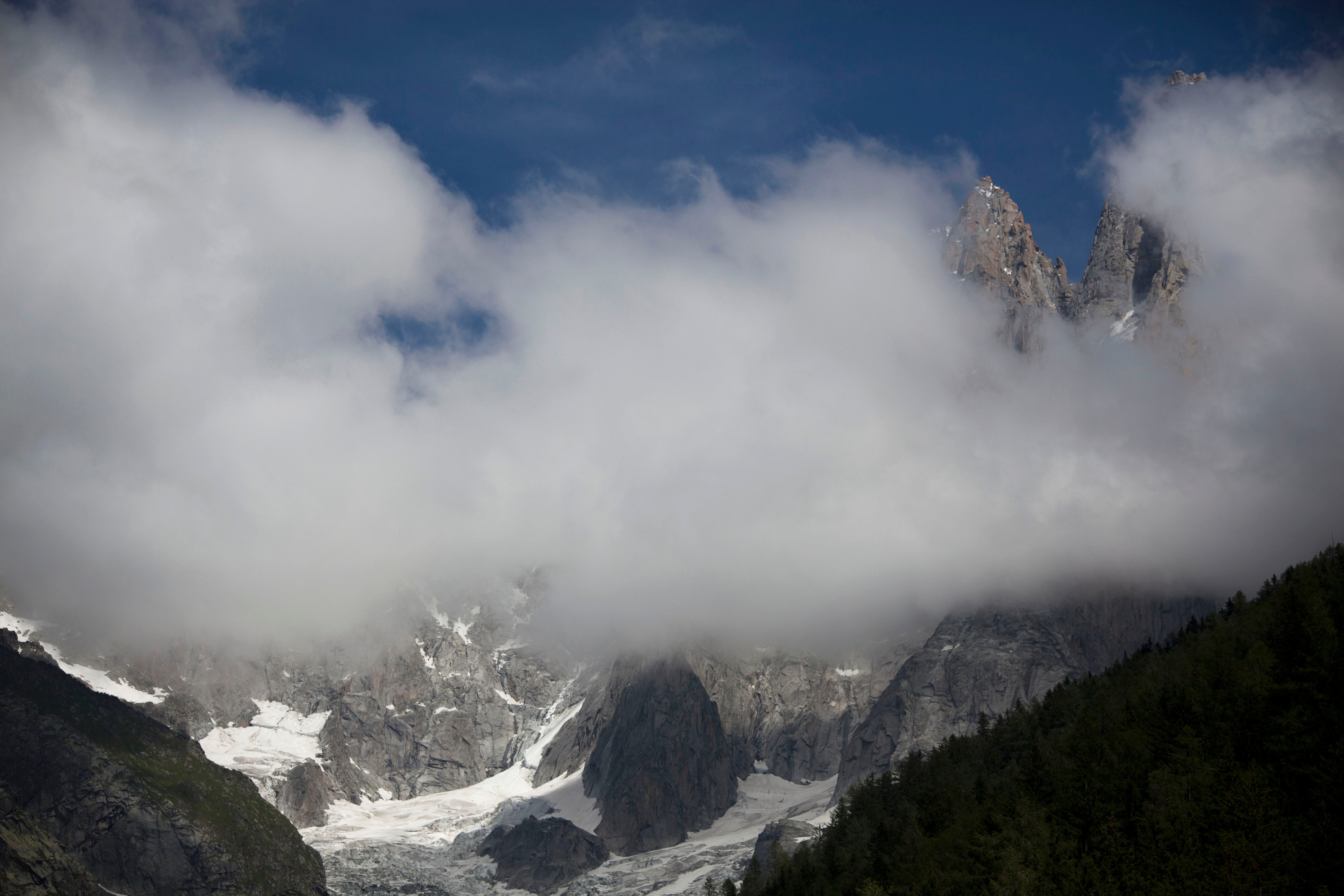 Survivors describe deadly avalanche on France's Mont Blanc | Fox News