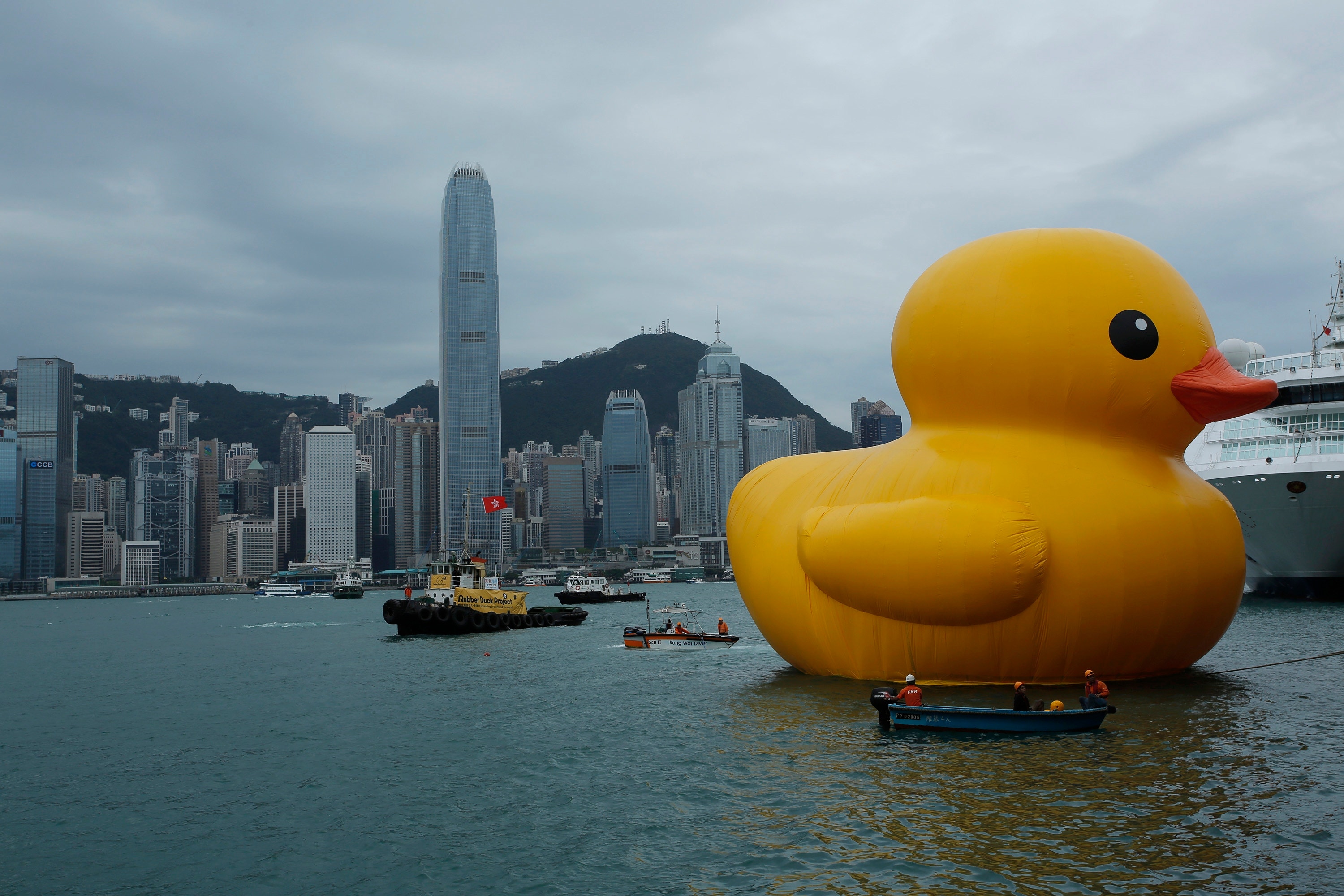 Six-story-high rubber duck making a splash in Hong Kong harbor | Fox News