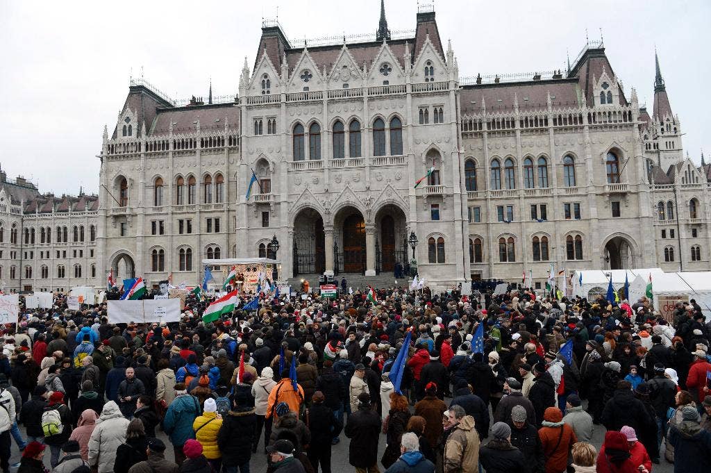 Hungarian protesters demand ouster of government, complain about ...
