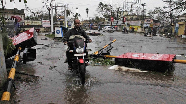 At least 17 killed, thousands of homes destroyed as cyclone hits India ...
