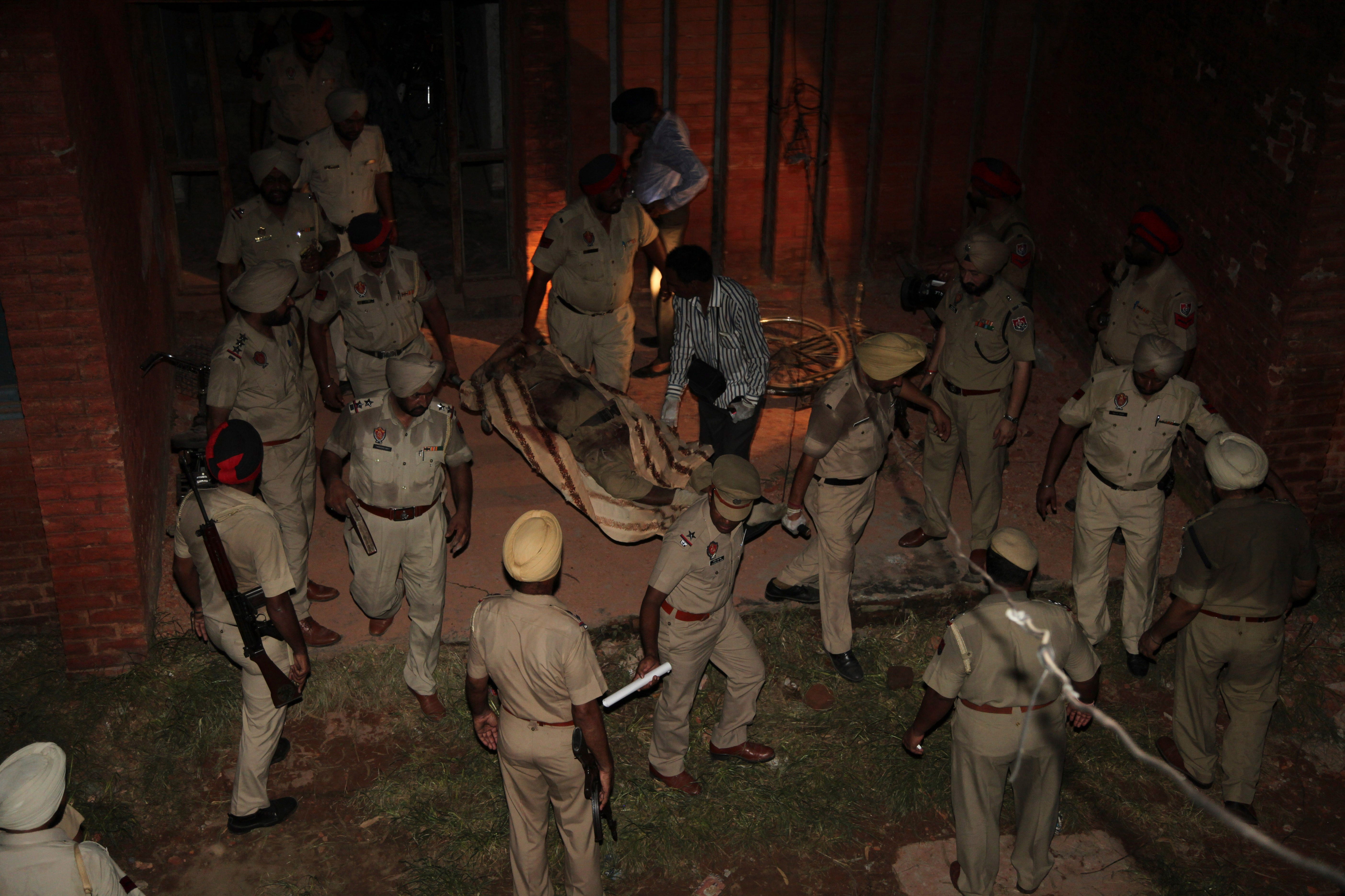 10 dead after gunmen attack police, bus station in India | Fox News