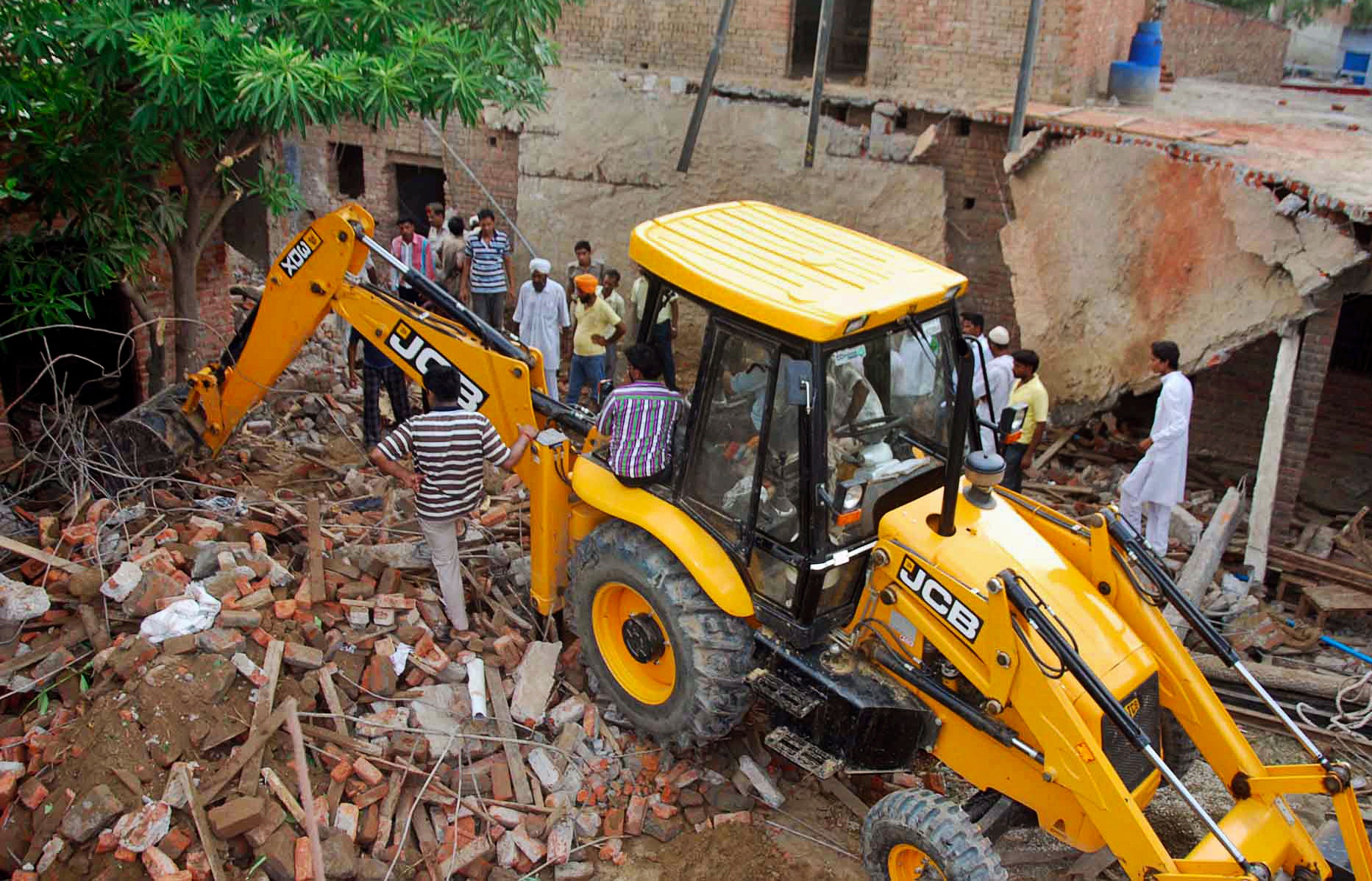 6 students dead, 17 injured in school roof collapse in India | Fox News