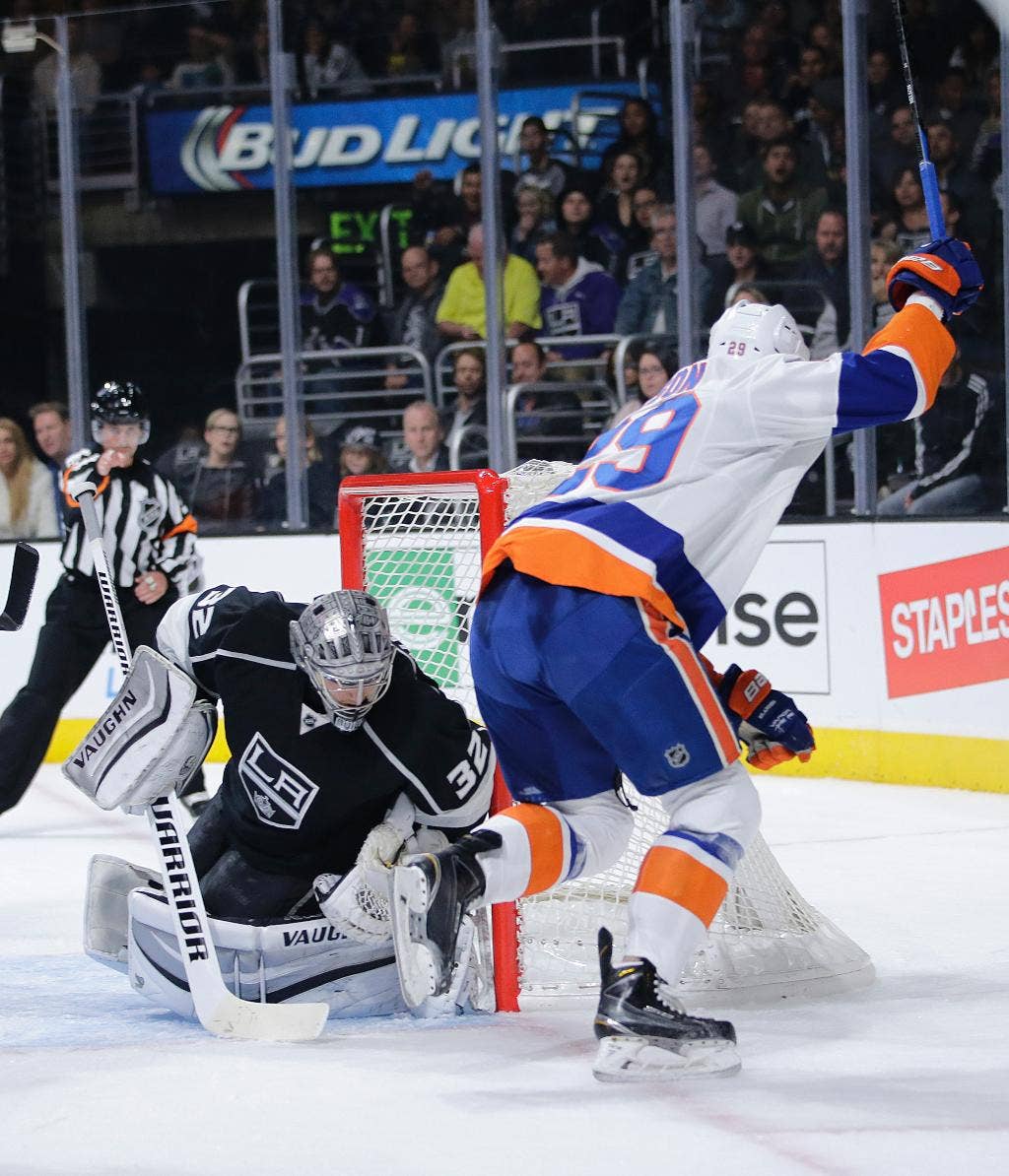 New York Islanders sweep Southern California with 2-1 shootout victory ...
