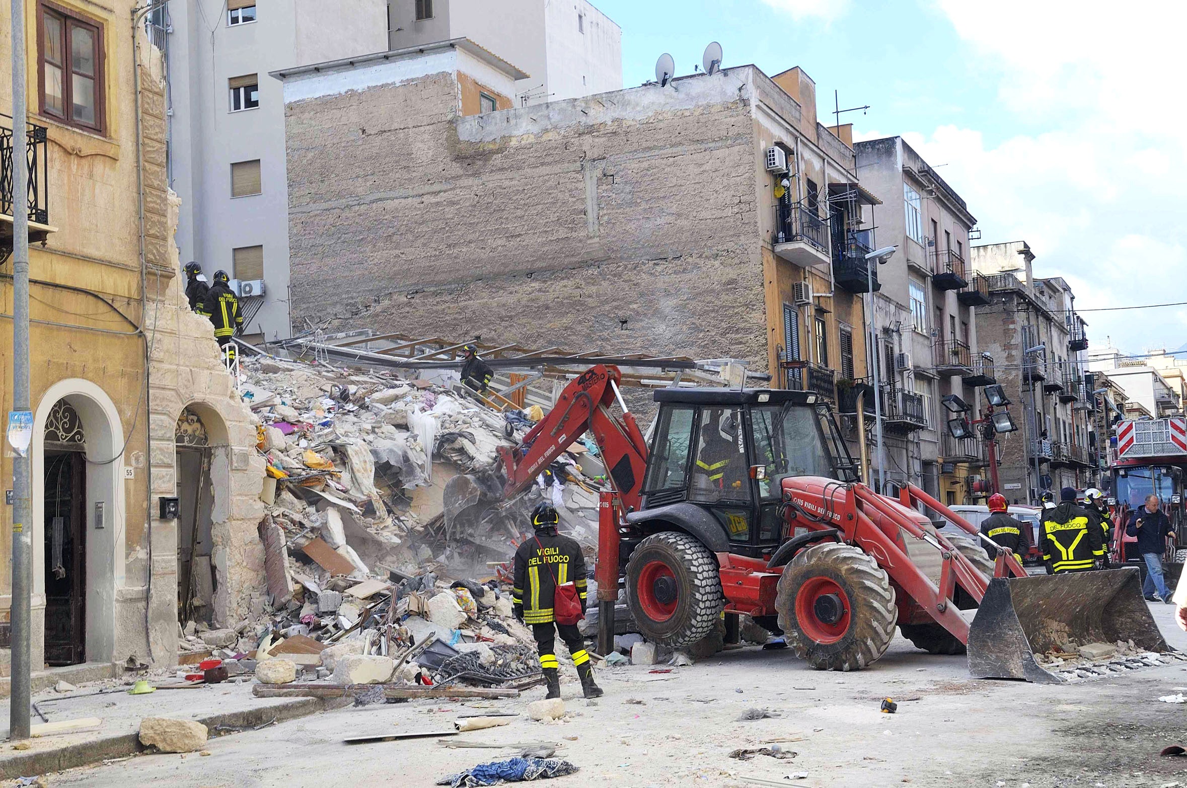 Buildings collapse in Sicily, killing 4 residents | Fox News