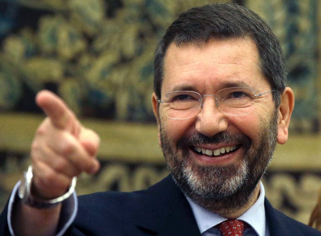 Mayor of corruption-plagued Rome changes mind, won't step down, defying ...