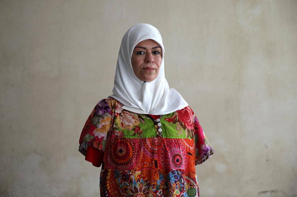 Iranian woman born without arms teaches others to live with disability ...